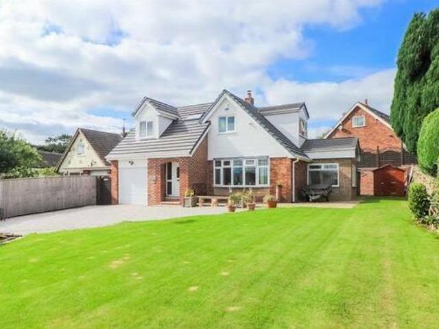 5 bedroom detached house for sale in Hardcastle Lane Flockton Wakefield WF4