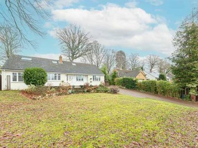 5 bedroom detached house for sale in Harts Leap Road Sandhurst GU47