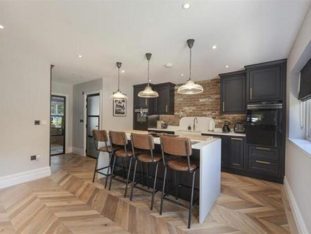 5 bedroom detached house for sale in Heath Road, Coxheath, Maidstone, ME17
