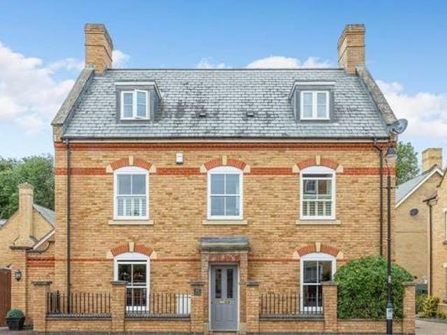 5 bedroom detached house for sale in Heathcliff Avenue Fairfield Hitchin SG5 4EY SG5