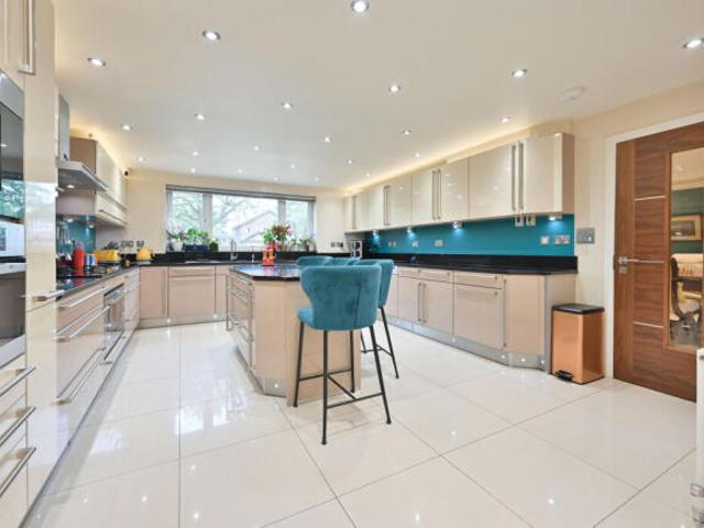 5 bedroom detached house for sale in Heathfield Road, Bushey, WD23