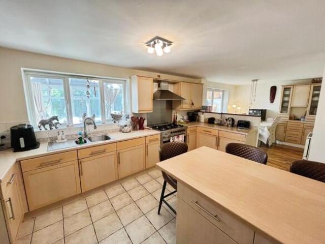 5 bedroom detached house for sale in Heathley Park Drive, Leicester, Leicestershire, LE3