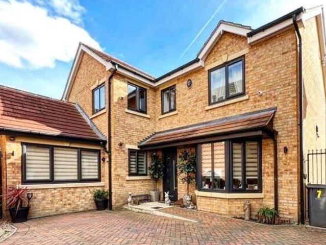 5 Bedroom Detached House For Sale In Hemingfield