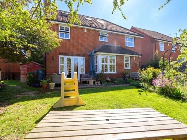 5 bedroom detached house for sale in Hengistbury Lane, Tattenhoe, Milton Keynes, MK4