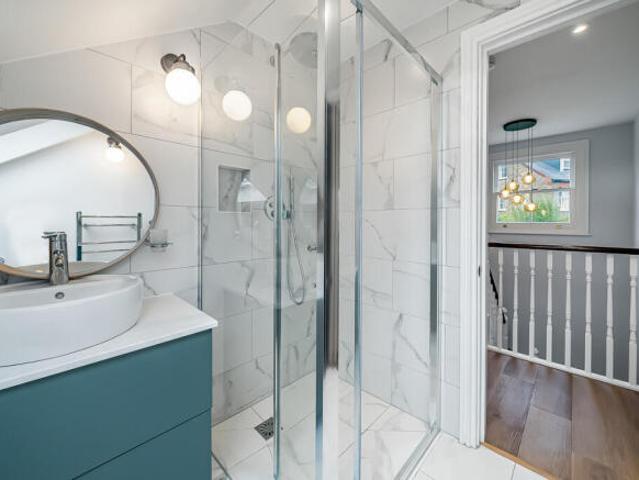 5 bedroom detached house for sale in High View Road, London, SE19