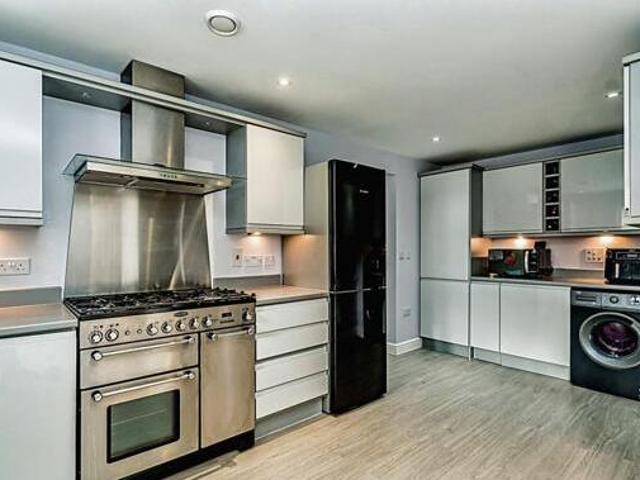 5 Bedroom Detached House For Sale In High Wycombe