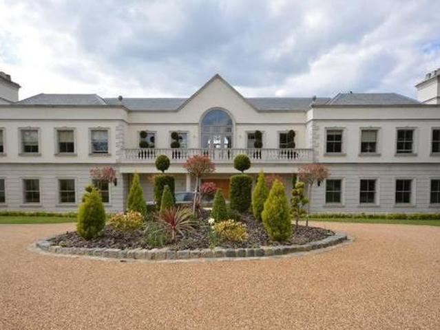 5 bedroom detached house for sale in High Road Hockley SS5 SS5