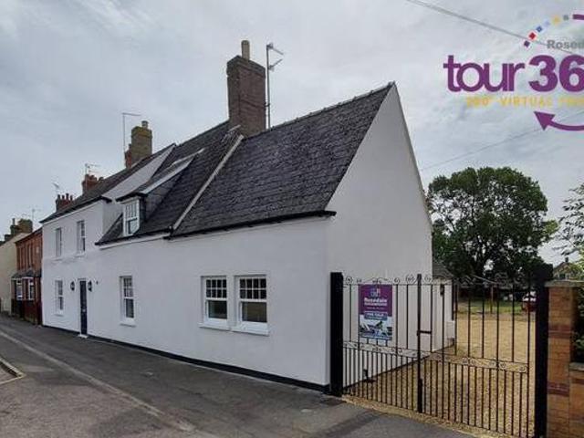 5 bedroom detached house for sale in High Street Eye Peterborough PE6