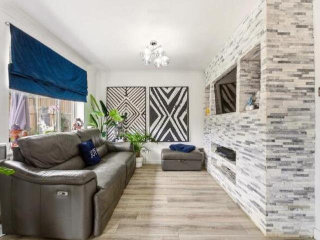 4 bedroom detached house for sale in High Street, London Colney, St. Albans, Hertfordshire, AL2