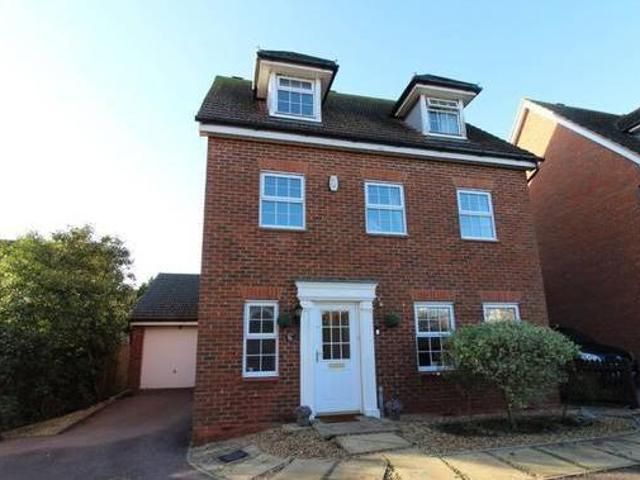 5 bedroom detached house for sale in High Street Meppershall SG17