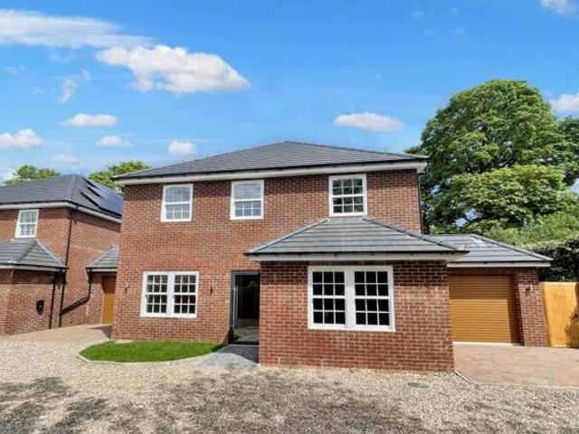 5 Bedroom Detached House For Sale In High Street South, Dunstable