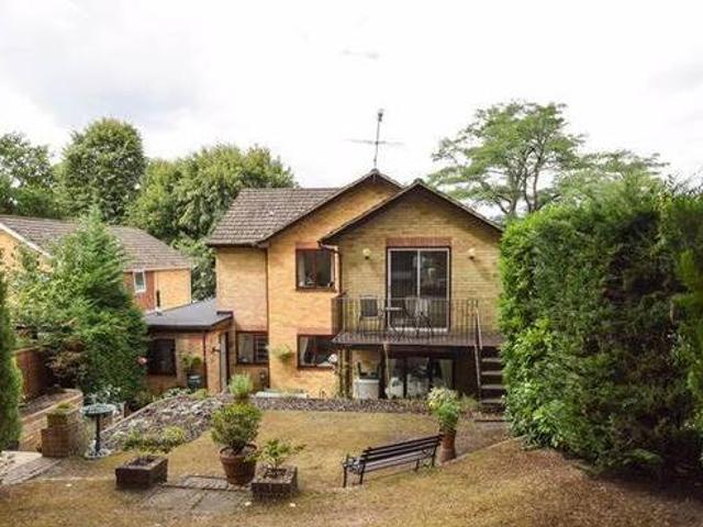 5 bedroom detached house for sale in Hutton Road Ash Vale GU12