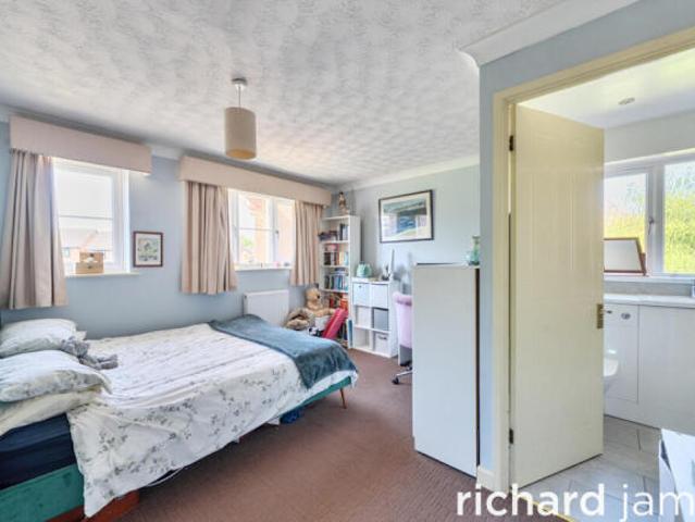 5 bedroom detached house for sale in Hungerford Close, The Prinnels, Swindon, SN5