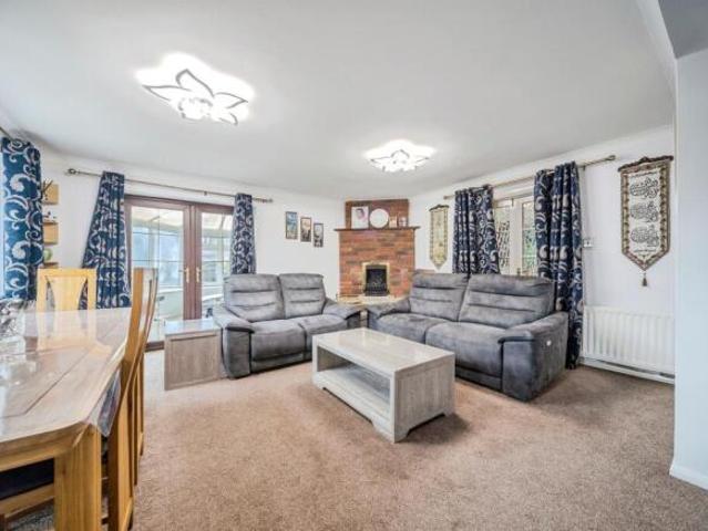 5 bedroom detached house for sale in Illingworth Place, Oldbrook, Milton Keynes, MK6