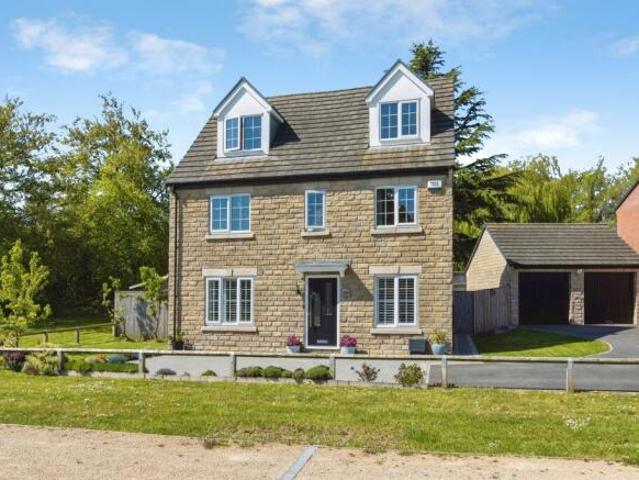 5 bedroom detached house for sale in Oak Drive, Whinmoor, Leeds, LS14