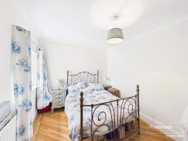5 bedroom detached house for sale in Oak Tree Road, Tilehurst, Reading, Berkshire, RG31