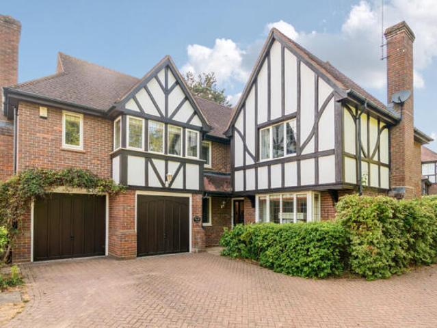 5 bedroom detached house for sale in Oakhurst Close, Chislehurst, Kent, BR7