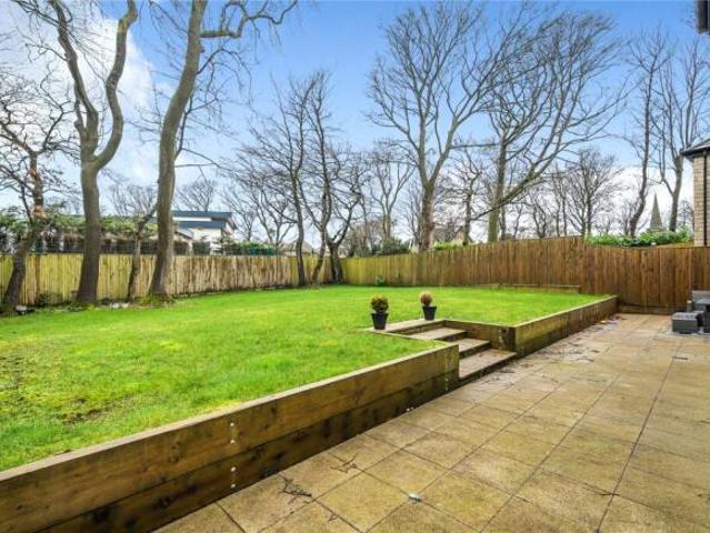 5 bedroom detached house for sale in Oakroyd View, Birkenshaw, Bradford, West Yorkshire, BD11