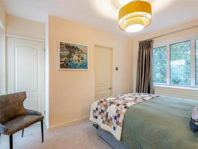 5 bedroom detached house for sale in Oakwood Close, Chislehurst, BR7