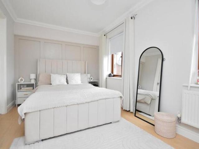 5 bedroom detached house for sale in Oakworth Avenue, Broughton, Milton Keynes, MK10