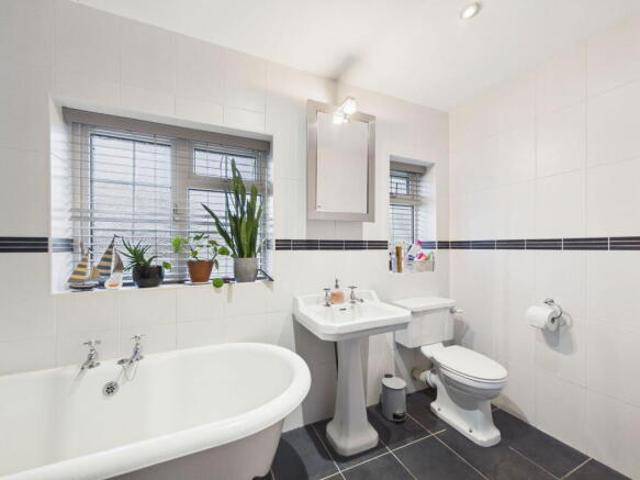 5 bedroom detached house for sale in Offington Gardens, Worthing, BN14 9AT, BN14