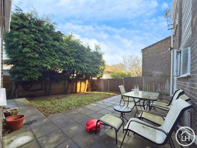 5 bedroom detached house for sale in Old Castle Walk, Gillingham, ME8