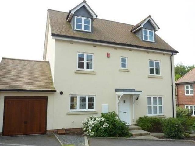 5 bedroom detached house for sale in ORCHID CLOSE KNOWLE VILLAGE PO17