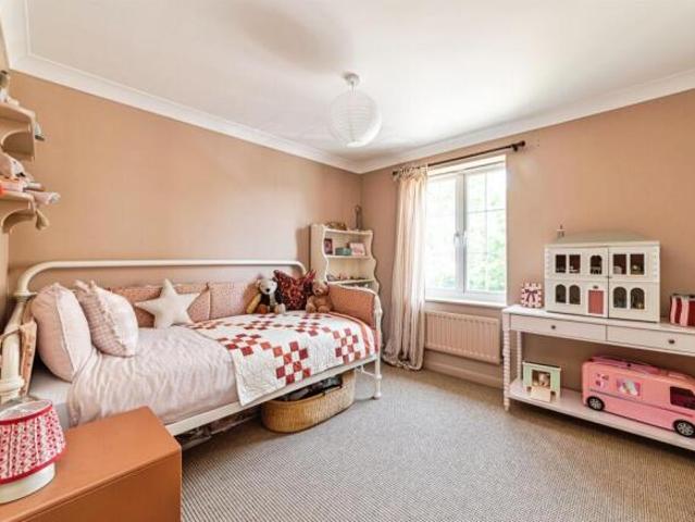 5 bedroom detached house for sale in Otterbourne Walk, Sherfield On Loddon, Hook, RG27