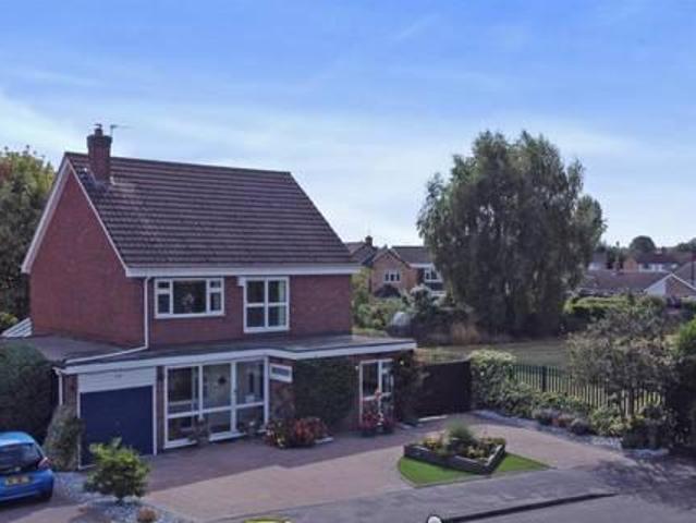 5 bedroom detached house for sale in Oxford Close Nuneaton CV11