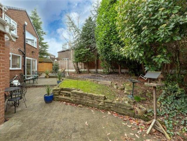 5 bedroom detached house for sale in Oxford Drive, Kippax, Leeds, LS25