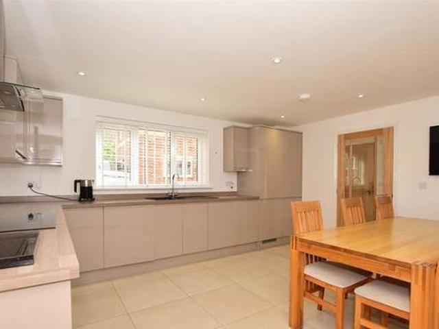 5 bedroom detached house for sale in Lodge Close Maidstone Kent ME16