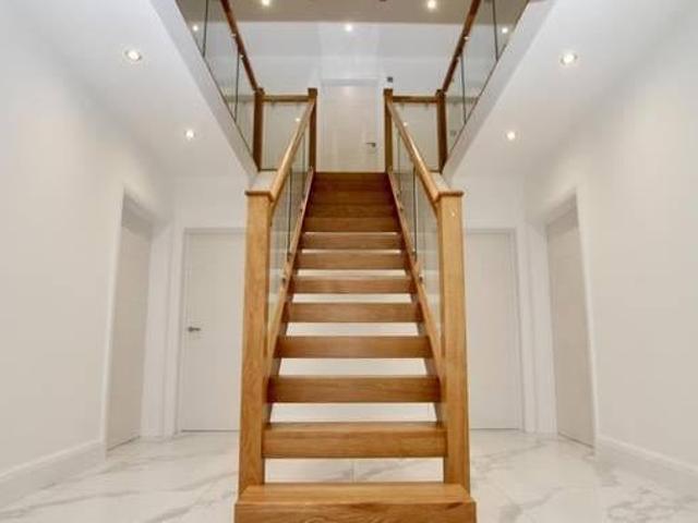 5 bedroom detached house for sale in London Hill Rayleigh SS6