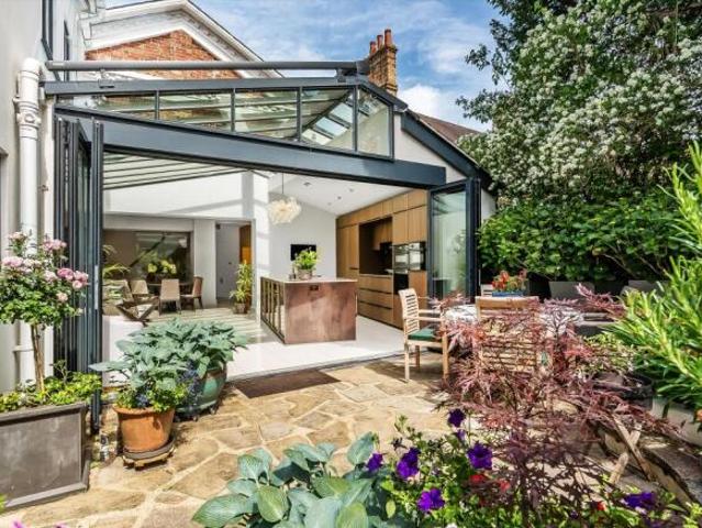 5 bedroom detached house for sale in London Road, Guildford, Surrey GU1