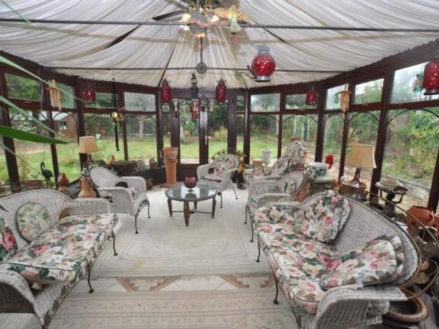 5 bedroom detached house for sale in London Road, Luton, LU1