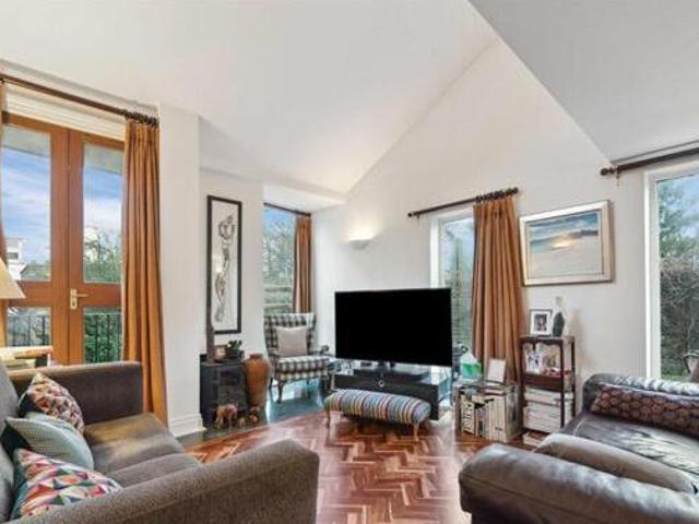5 Bedroom Detached House For Sale In London