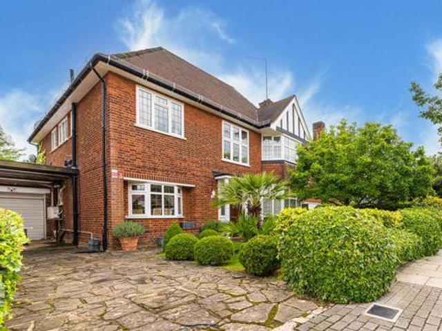 5 Bedroom Detached House For Sale In London