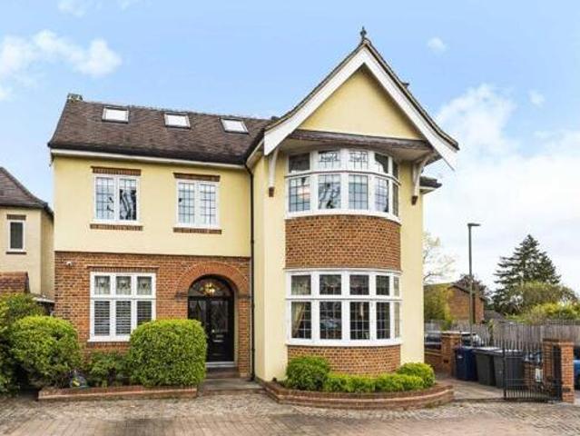 5 Bedroom Detached House For Sale In London