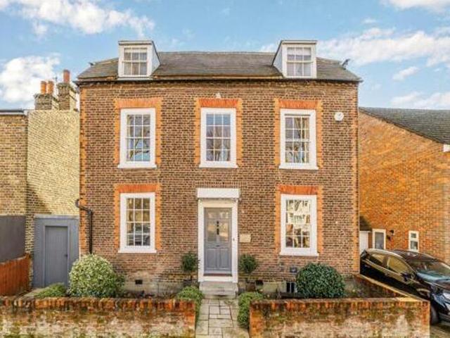 5 Bedroom Detached House For Sale In London