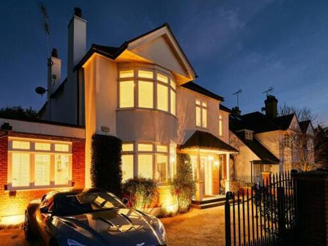 5 Bedroom Detached House For Sale In London