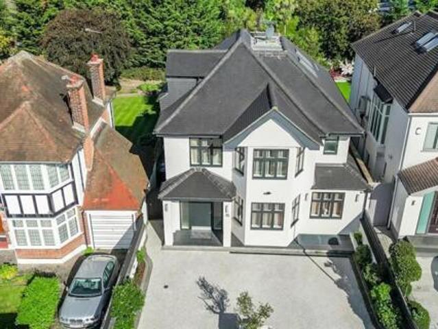 5 Bedroom Detached House For Sale In London