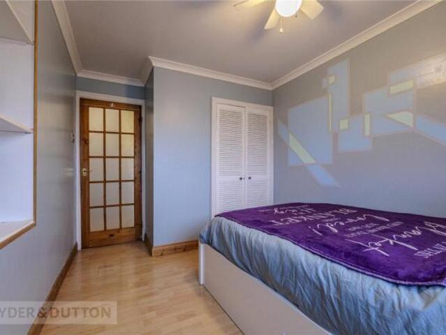 5 bedroom detached house for sale in Ladybower Avenue, Cowlersley, Huddersfield, West Yorkshire, HD4