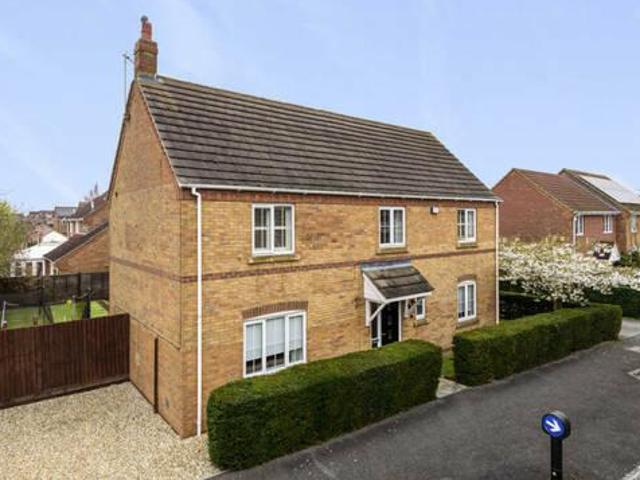 5 bedroom detached house for sale in Larch Close Ruskington NG34