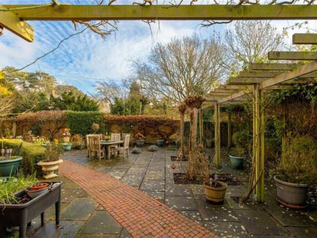 5 bedroom detached house for sale in Larmor Drive, Cambridge, Cambridgeshire, CB3