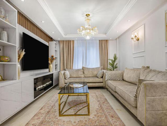 5 bedroom detached house for sale in Leesons Hill, Chislehurst, BR7