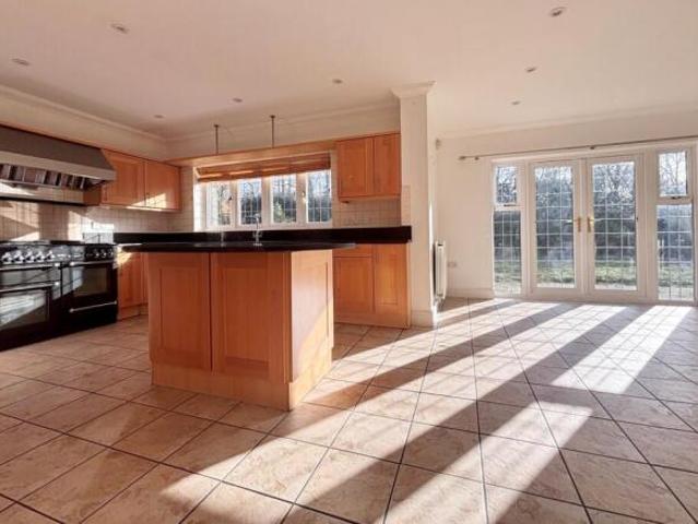 5 bedroom detached house for sale in Limewood Close, Langley Park, Beckenham, BR3