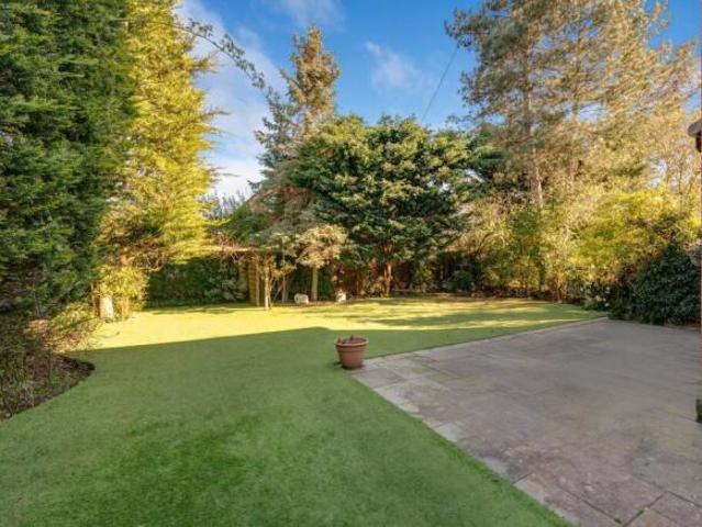 5 bedroom detached house for sale in Linden Lea, London, N2