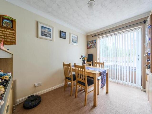 5 bedroom detached house for sale in Lindisfarne Priory, Bedford, MK41