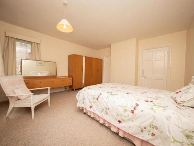 5 bedroom detached house for sale in Ludlow Avenue, South Luton, Bedfordshire, LU1 3RW, LU1