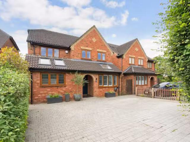 5 bedroom detached house for sale in Lybury Lane, Redbourn, AL3