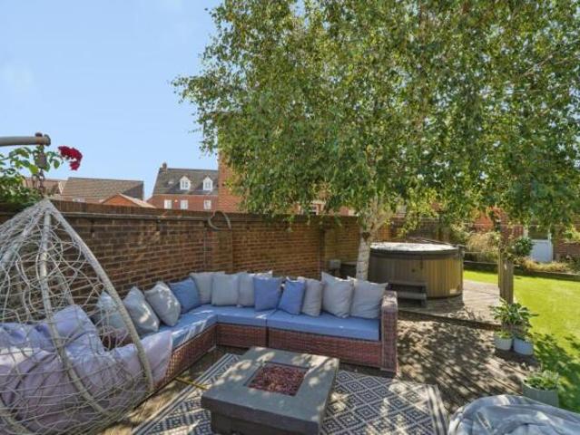5 bedroom detached house for sale in Lyneham Drive, Quedgeley, Gloucester, Gloucestershire, GL2